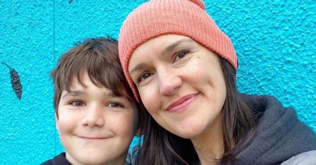 Is Betsy Lee Smith Married and Who is Her Husband And Child?